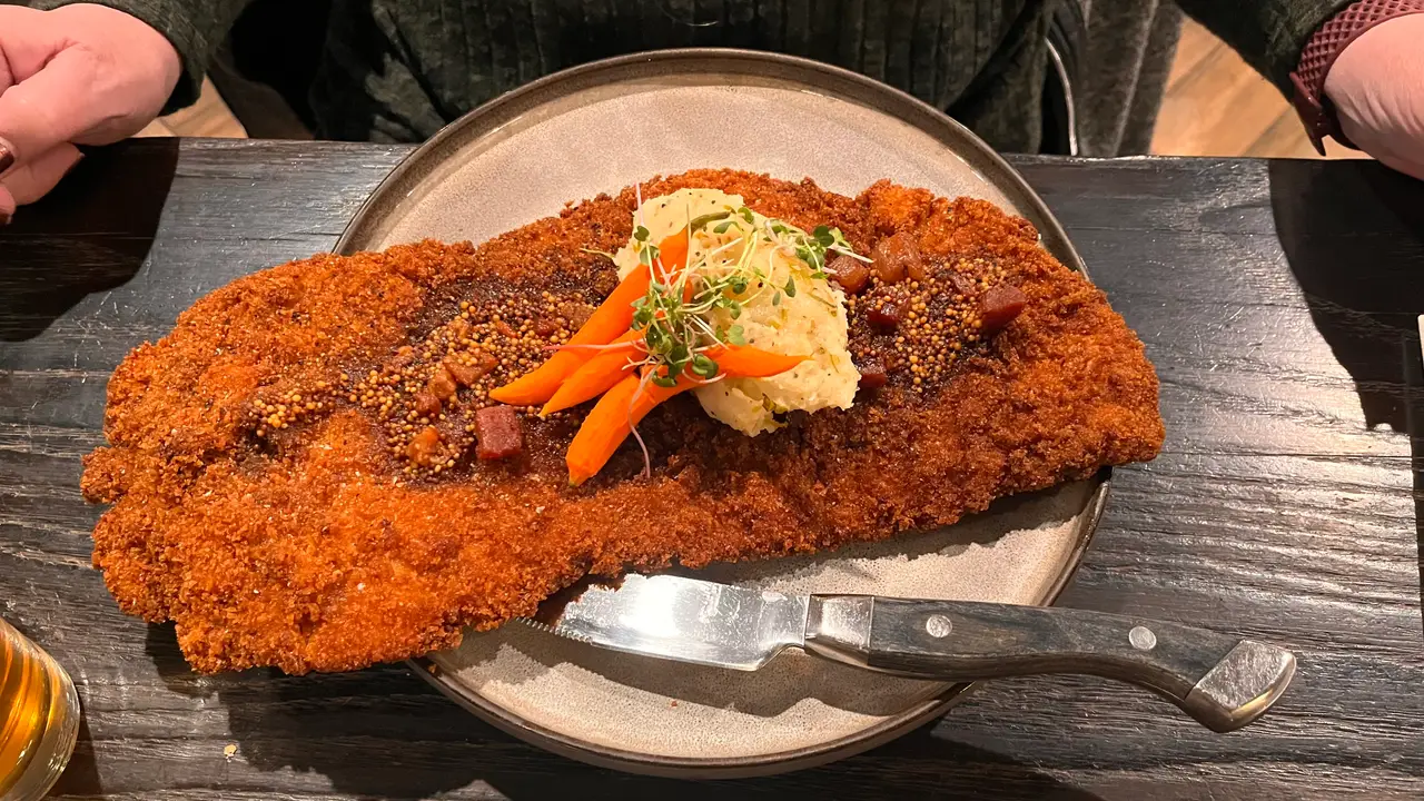 The Bruce Craft House at the Cambridge Hotel Restaurant - Cambridge, ON ...