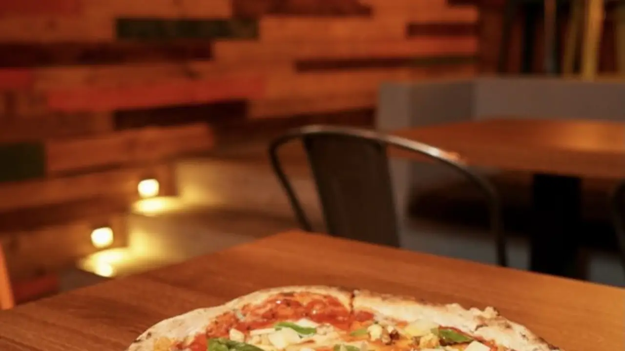 400 Grados Pizza Malasaña Restaurant - Madrid | OpenTable