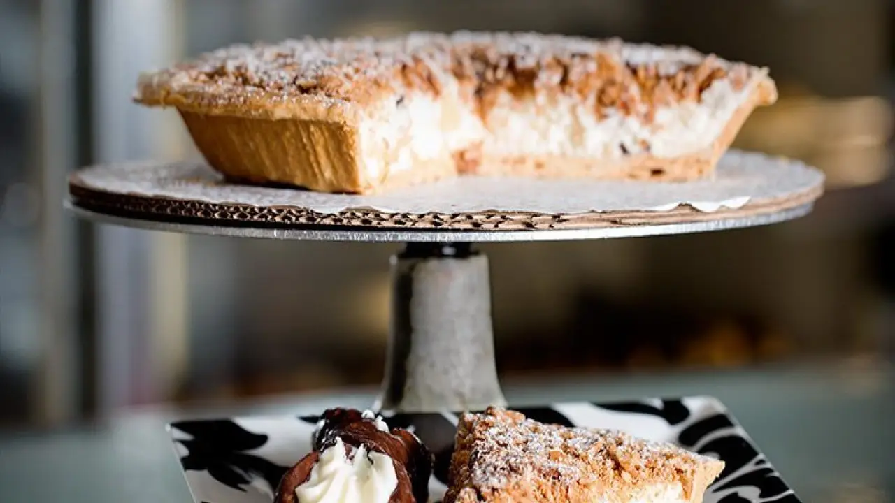 Luigi's Cannoli Cafe' | The Cannoli Pie Company Restaurant - Bridgeport ...