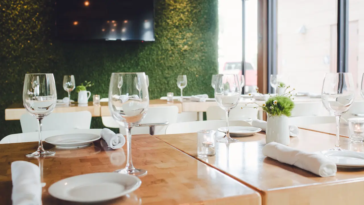 Restaurante Zinburger Wine and Burger Bar – Tucson Grant - Tucson, , AZ ...