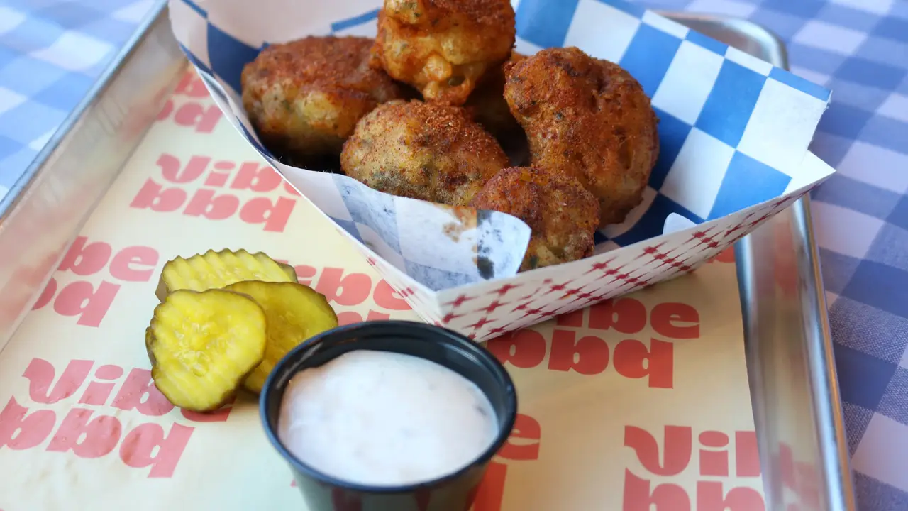 Restaurante Vibe BBQ by Marcus Samuelsson - New Jersey - Newark, NJ ...