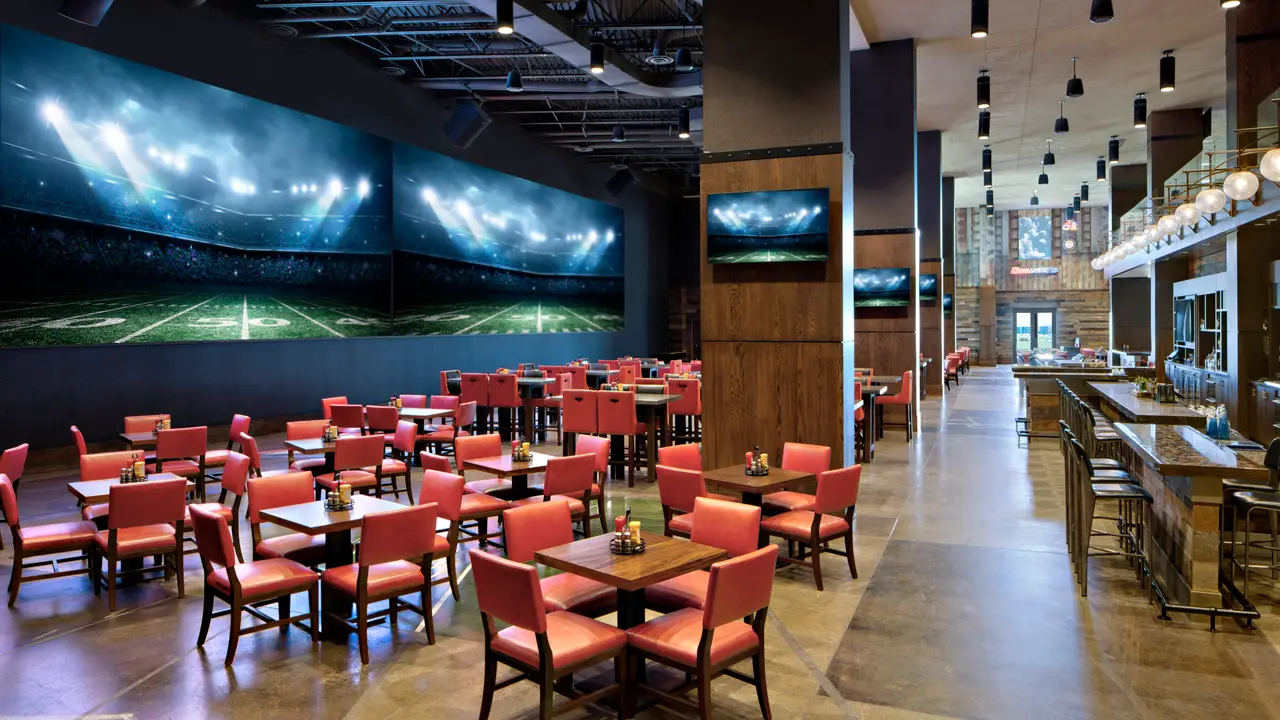 Mountain Pass Sports Bar - Gaylord Rockies Resort & Convention Center ...