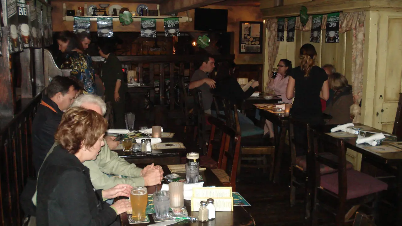 The Field Authentic Irish Pub & Restaurant - Actualizado 2024 ...