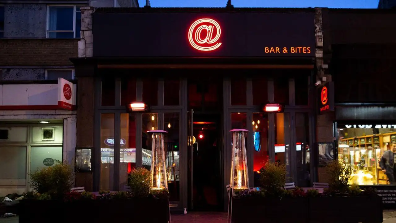 Restaurante @ Bar & Bites - Actualizado en 2023 | Reserva tu mesa ahora