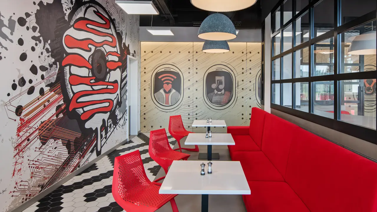 Restaurante Oui Bar - Radisson RED Hotel Dubai Silicon Oasis - Dubai ...