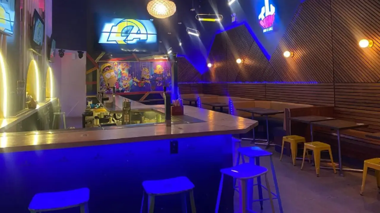 Tu Mama Bar And Grill