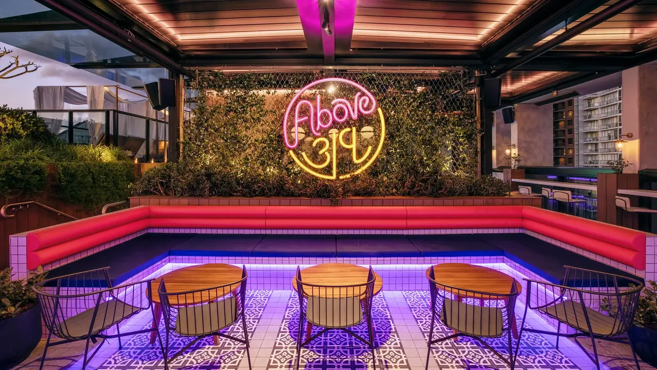 Above 319 - Vibe Hotel Darling Harbour Restaurant - Sydney, AU-NSW ...
