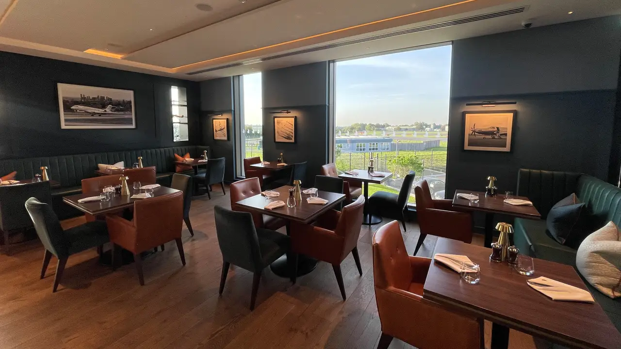 The Approach at The Landing Hotel Restaurant - Westerham, Greater ...