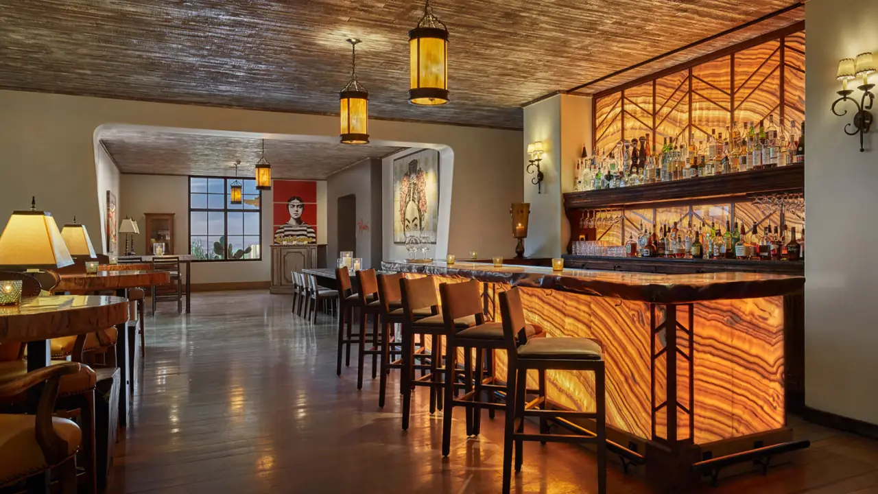 Onyx Bar & Lounge at Four Seasons Resort Scottsdale Restaurant ...