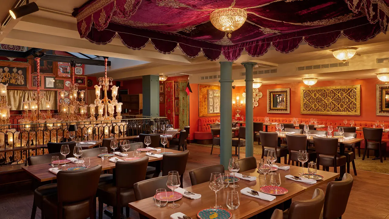 Colonel Saab Trafalgar Square Restaurant - London, Greater London ...