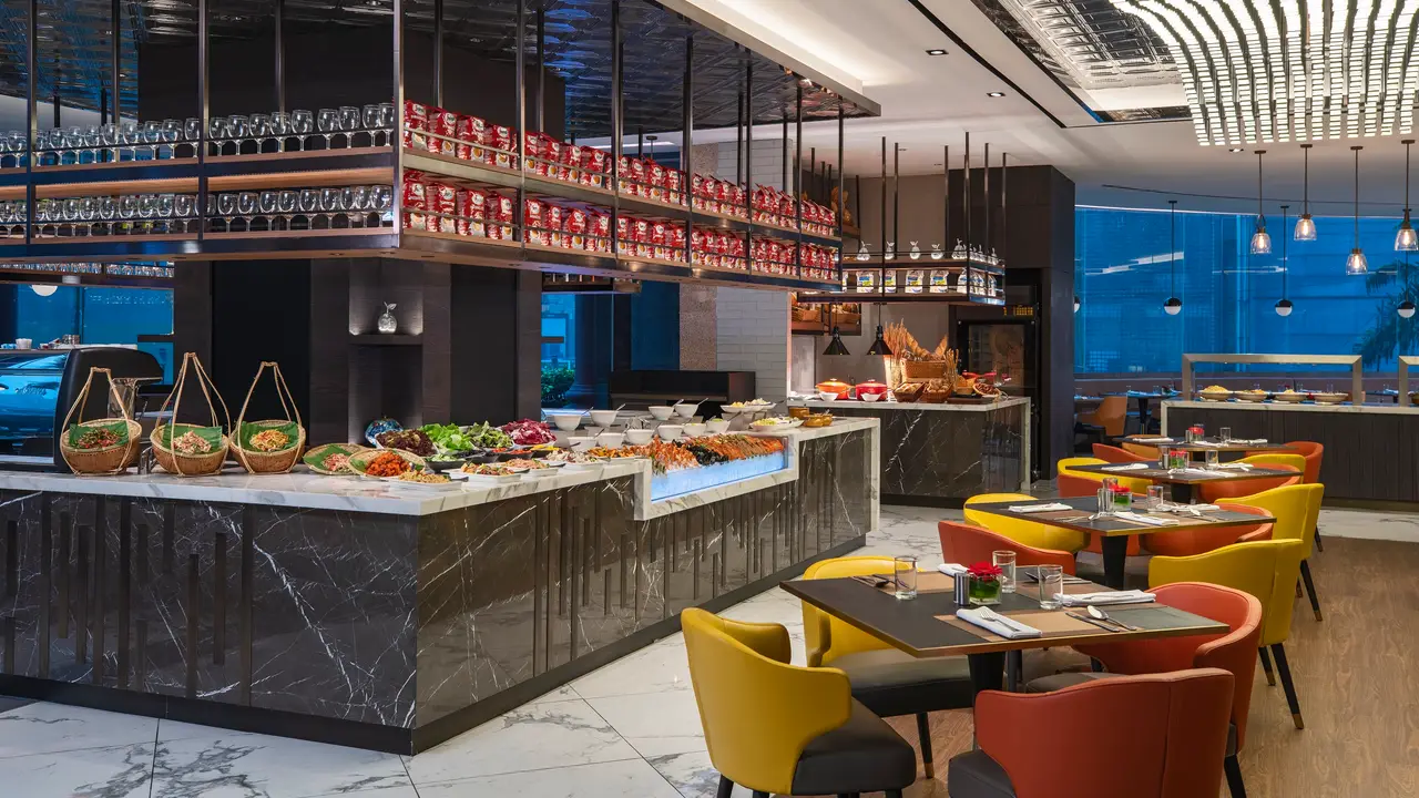 EVOLUTION CAFÉ - Renaissance Kuala Lumpur Hotel Restaurant - Kuala ...