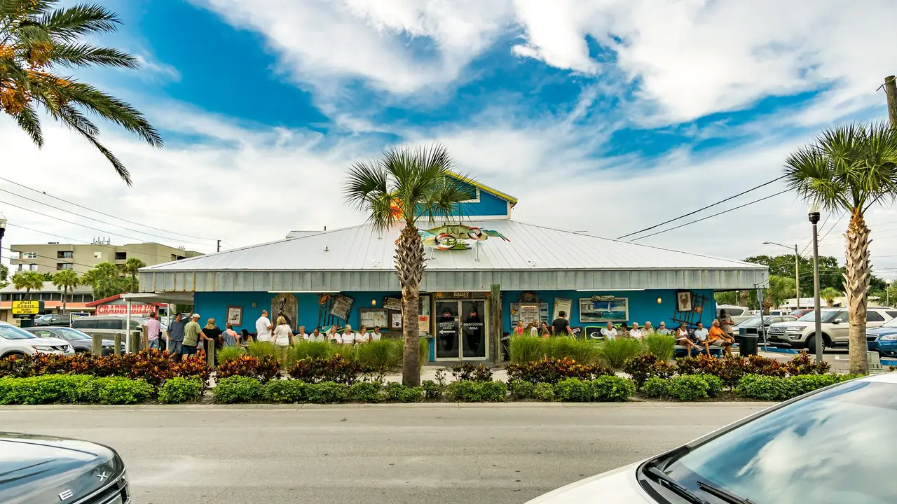 Crabby Bills - Indian Rocks Beach Restaurant - Indian Rocks Beach, FL ...