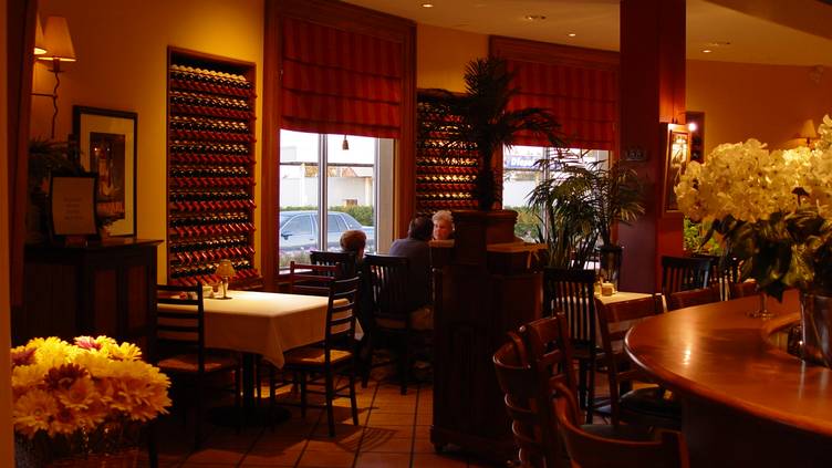 Pasto's Grill | London, England, United Kingdom - Venue Report
