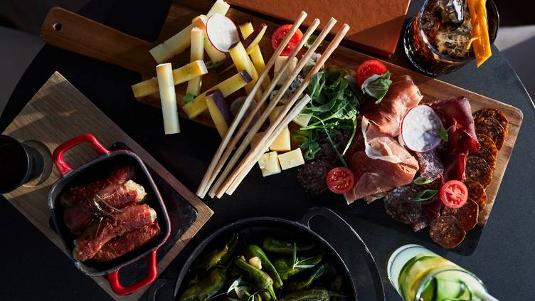 Liz & Chain Rooftop Bar | Budapest, Hungary - Venue Report