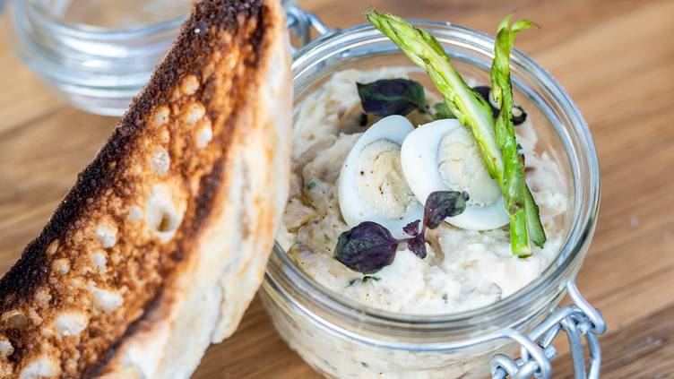 Liz & Chain Rooftop Bar | Budapest, Hungary - Venue Report