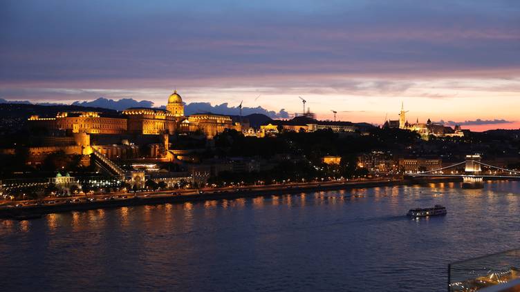 Liz & Chain Rooftop Bar | Budapest, Hungary - Venue Report