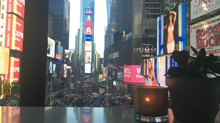 R Lounge at Two Times Square | New York, New York, United States ...