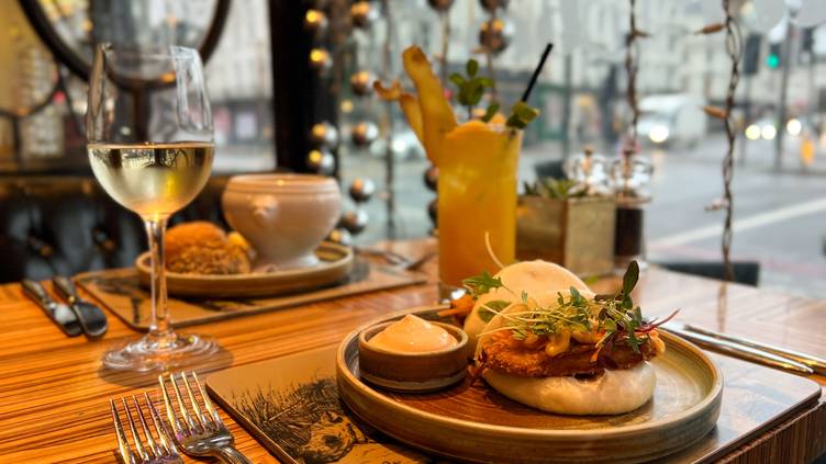 Bbar and Restaurant in London, GBR - Reviews and Reservations