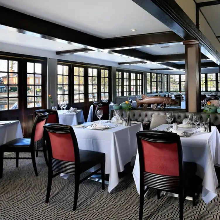Riverside Restaurant at Macdonald Compleat Angler - Marlow ...