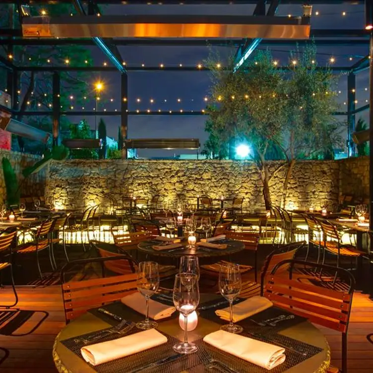 Scene Lounge - Actualizado 2024, Restaurante californiano en Hollywood, CA