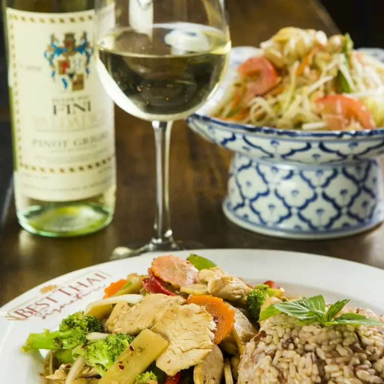 Restaurant Best Thai Signature - Addison on Belt Line Rd - Addison, TX ...