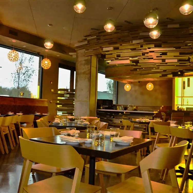 Sushi 8 store
