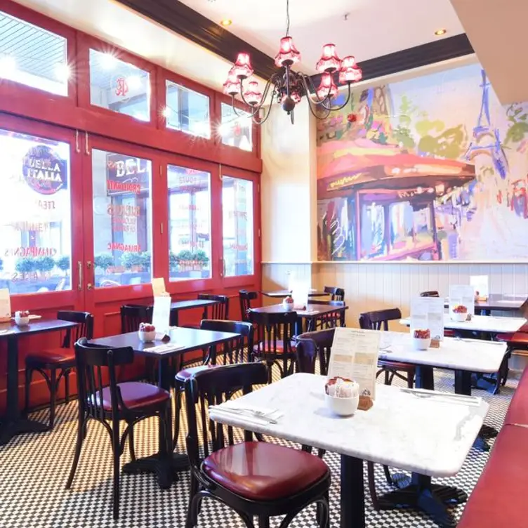Cafe Rouge Salford Quays - Mis à jour en 2025, Restaurant Français à ...