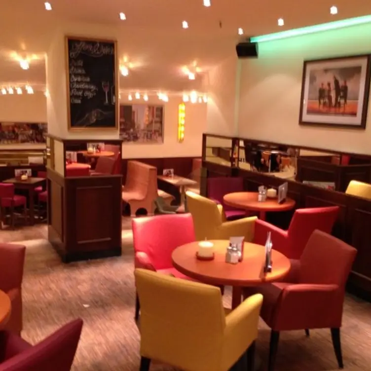 Cafe Extrablatt Düsseldorf - Updated 2024, American Restaurant in ...