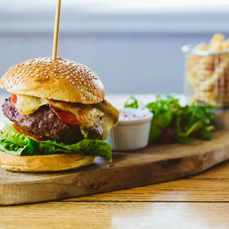 Restaurante The Hogs Back Restaurant at the Hogs Back Hotel and Spa ...