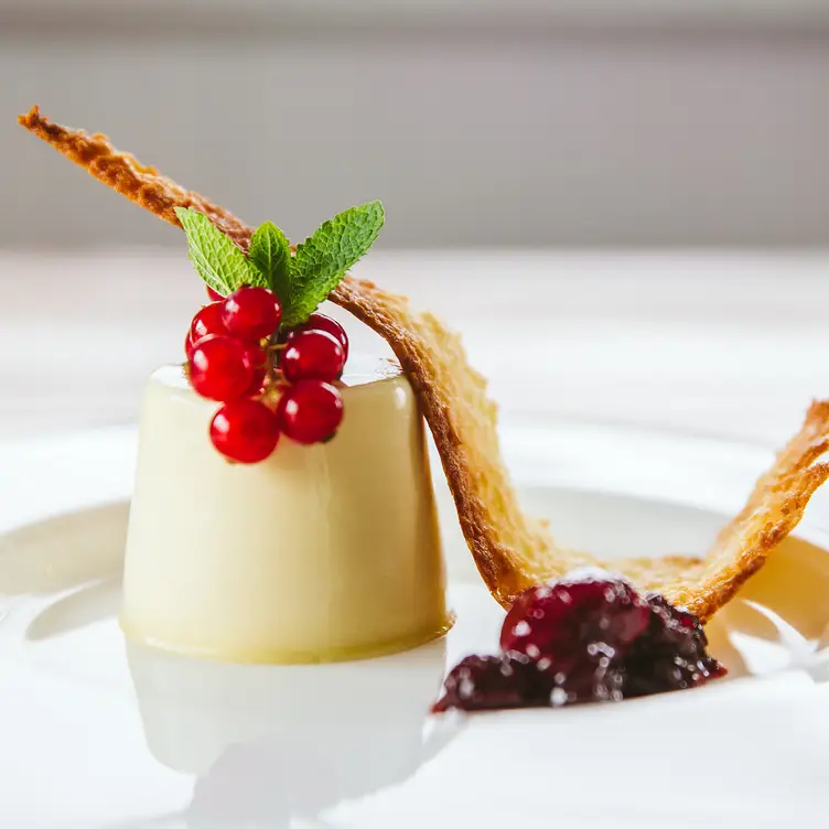 Restaurante The Hogs Back Restaurant at the Hogs Back Hotel and Spa ...