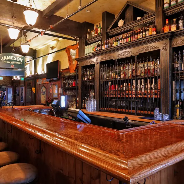 Piper Down an Olde World Pub - Updated 2024, Irish Restaurant in Salt ...