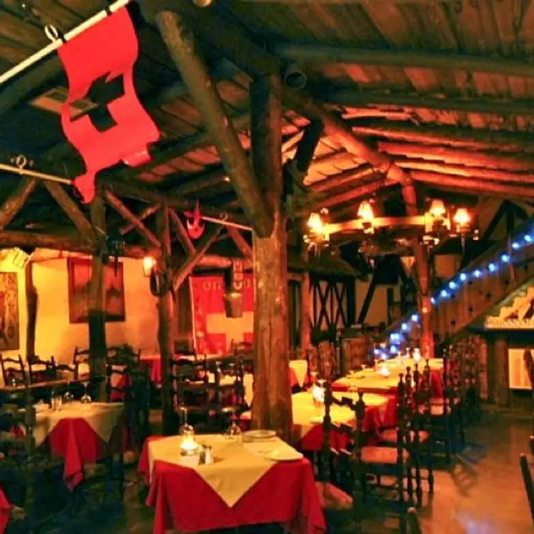 Alpenhaus - Mis à jour en 2025, Restaurant Suisse à Montreal, QC
