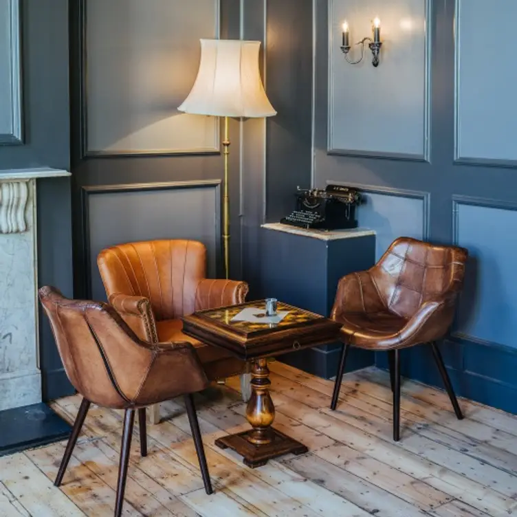 Salotto '900 Speakeasy Cocktail Bar - Mis à jour en 2025, Bar Lounge à ...