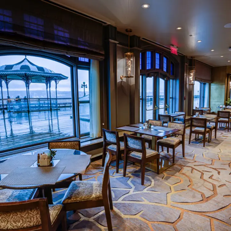Restaurant Place Dufferin - Fairmont Le Château Frontenac - Québec City ...