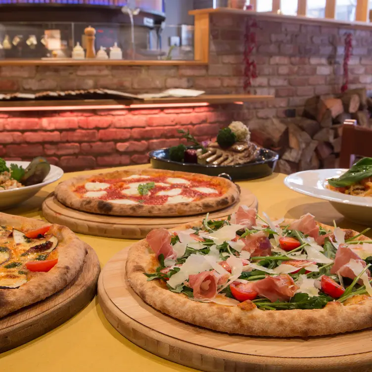 Simple Italian Cucina Pizzeria - Updated 2025, Italian Restaurant in ...