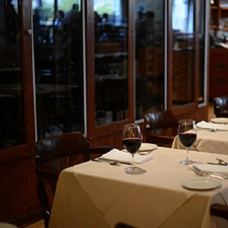 Tavern on the Square - Updated 2024, French Restaurant in Westmount, QC