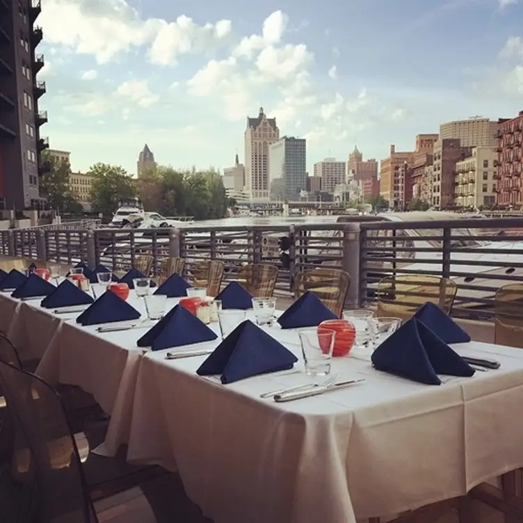 Restaurante Screaming Tuna - Milwaukee - Milwaukee, WI | OpenTable