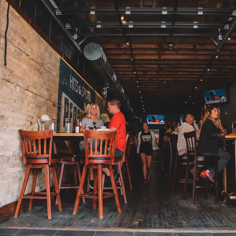 Bar 430 - Mis à jour en 2025, Gastropub à Oshkosh, WI