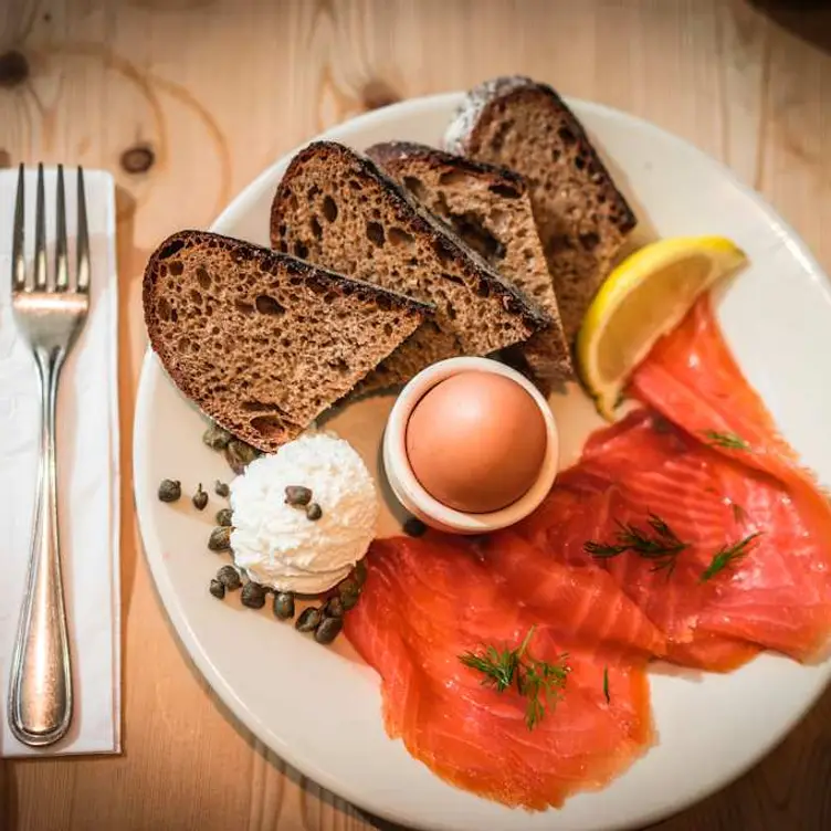 Mantles Restaurant & Lounge - Sun Peaks Grand - Updated 2024, American ...