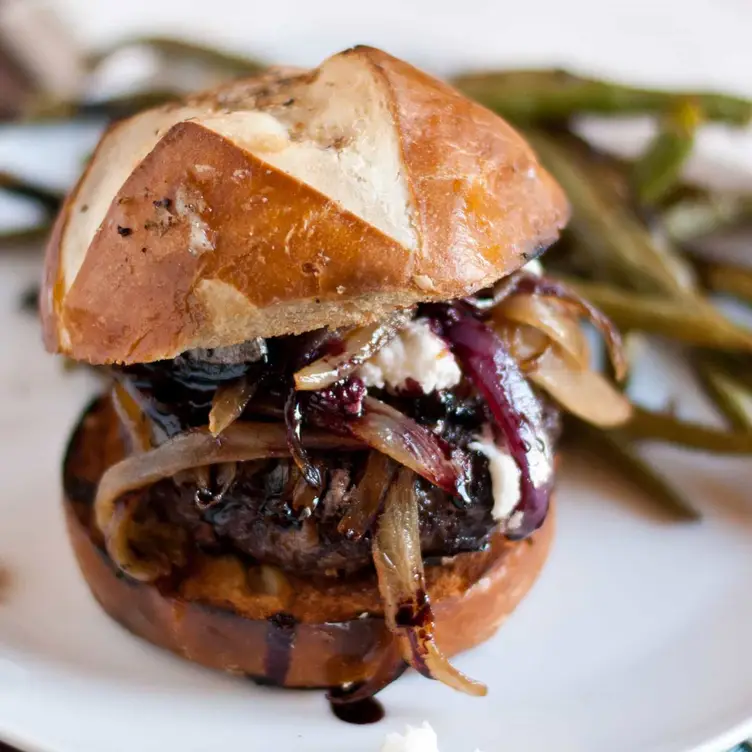 K.T. Ray's on the Pond - Updated 2025, American Restaurant in Island ...