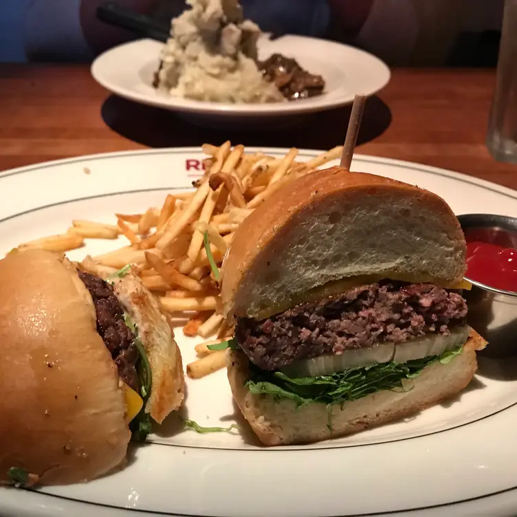 Restaurant J. Alexander's - Redlands Grill – Tampa - Tampa, FL | OpenTable