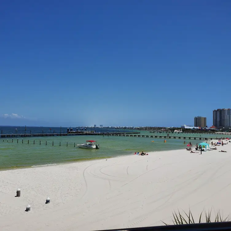 Hemingway's Island Grill - Pensacola Beach Restaurant - Pensacola Beach ...