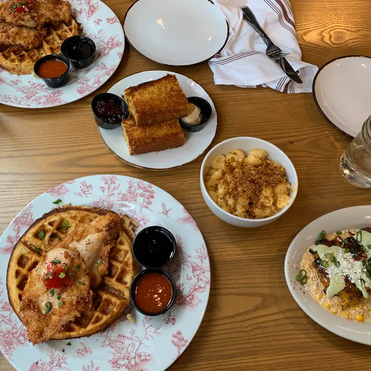 Restaurante Southern Kin Cookhouse - Somerville, , MA | OpenTable