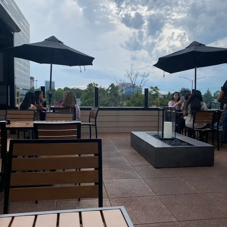 Sedona Taphouse-Troy - Updated 2024, American Restaurant in Troy, MI