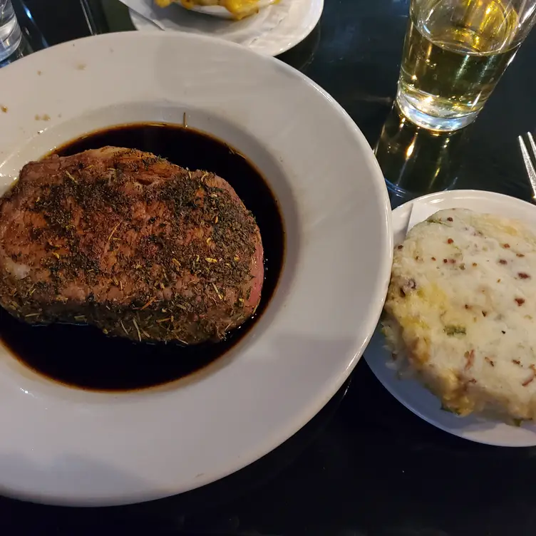 Charlie's on the Lake Restaurant - Omaha, NE | OpenTable