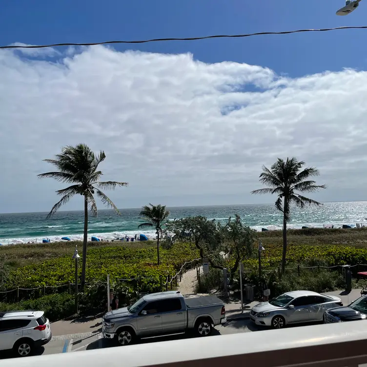 Restaurante 50 Ocean at Boston's On The Beach - Delray Beach, , FL ...