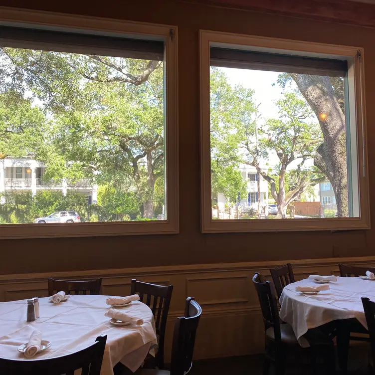 Pascal's Manale Restaurant - New Orleans, LA | OpenTable