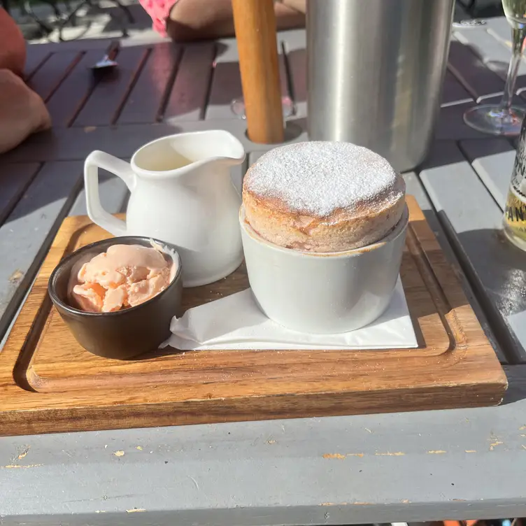 The Queens Head Fyfield Restaurant - Fyfield, Essex | OpenTable