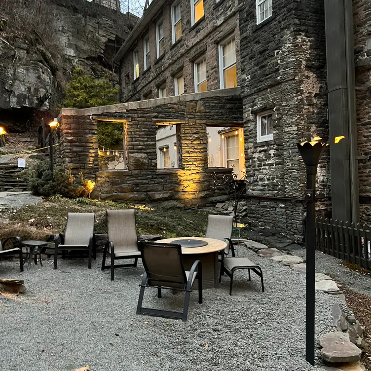 Glass Wine Bar Kitchen At Ledges Hotel Restaurant Hawley Pa Opentable