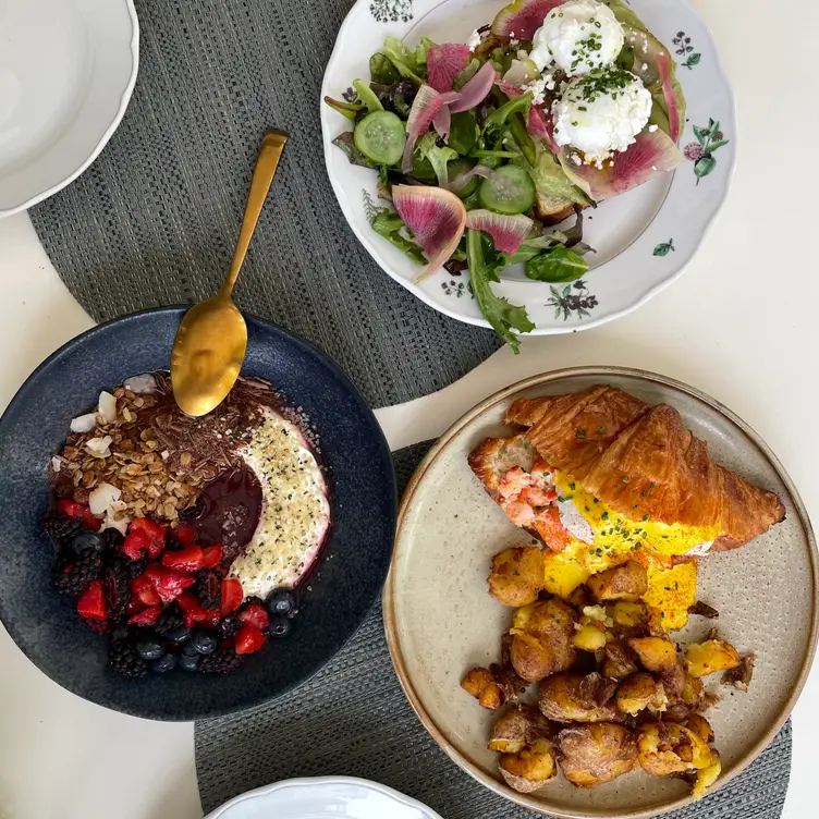 Isabelle Restaurant + Lounge - Burlington, ON | OpenTable